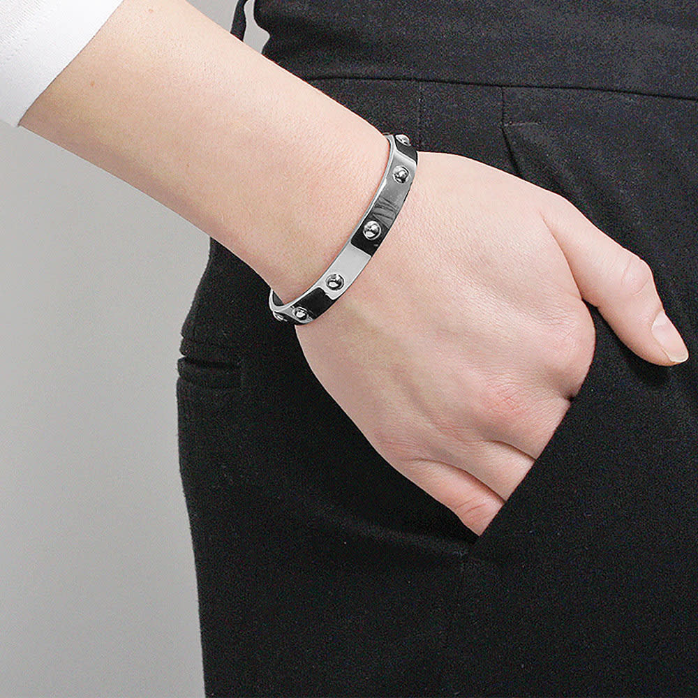 Dott I Shiny Silver i Silver från Dyrberg & Kern | Åhlens