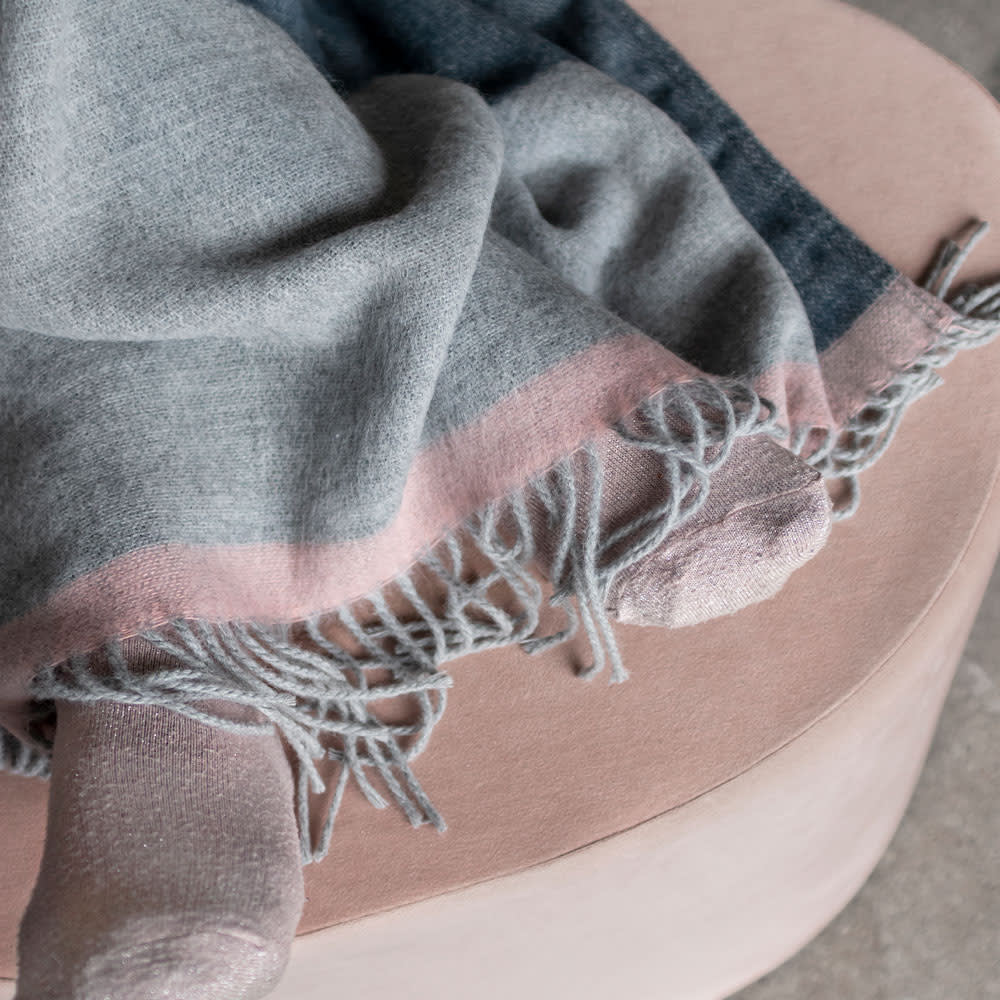 Filt i Light Grey från Mette Ditmer | Åhlens